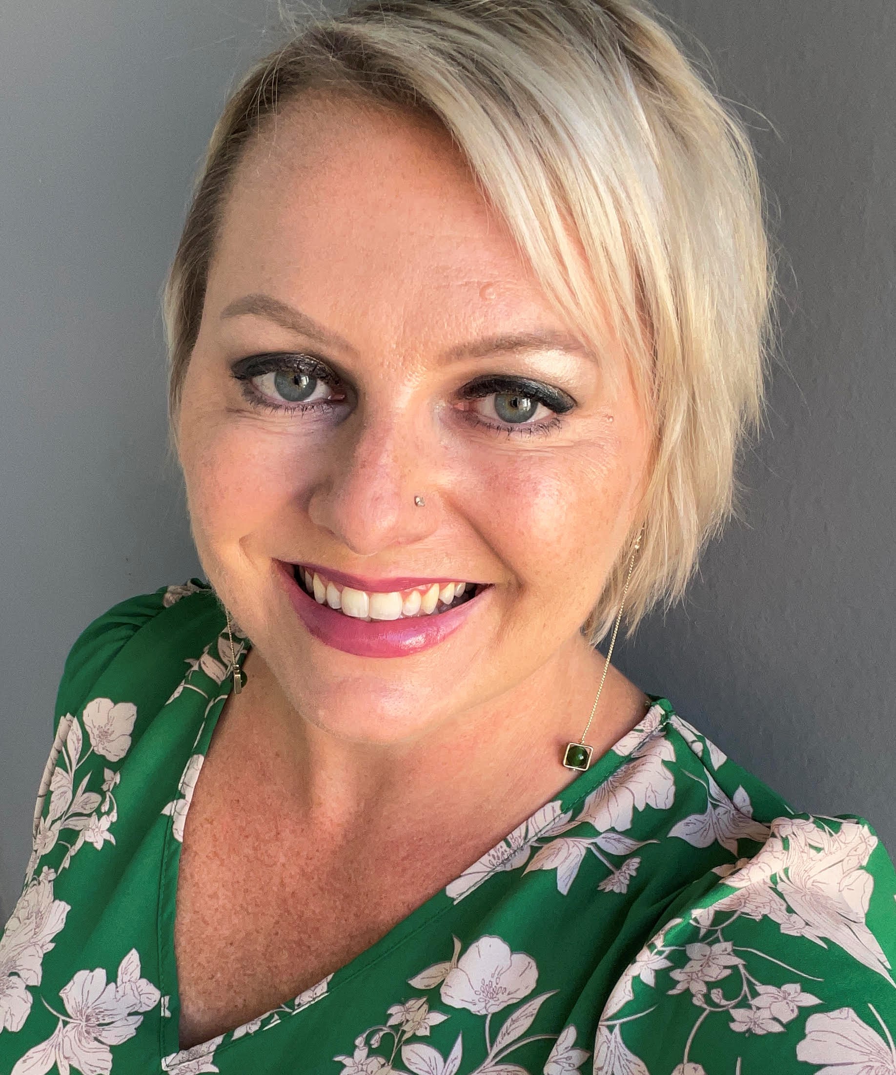 Kelli Hall's Instagram, Twitter & Facebook on IDCrawl